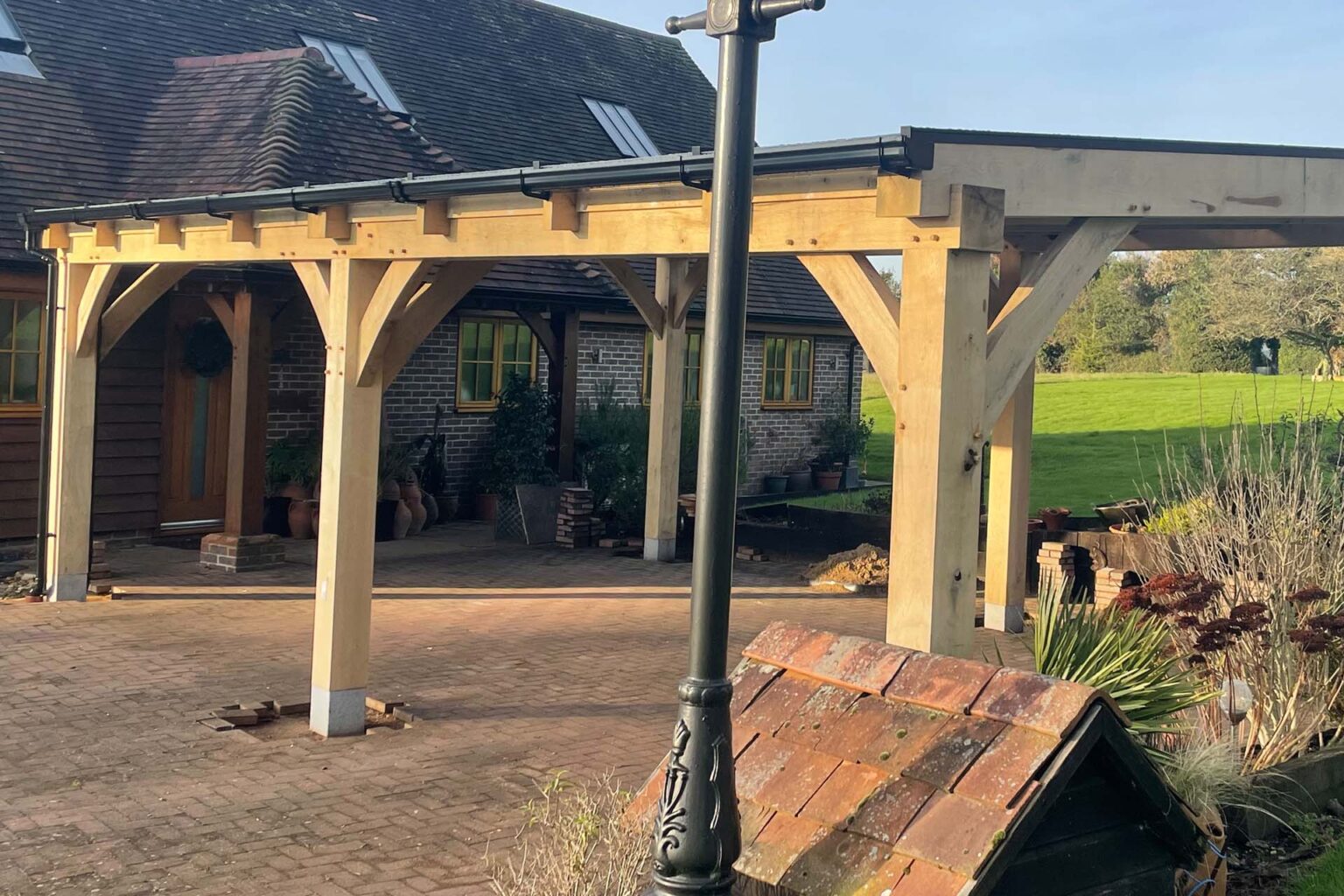 Large Elegant Oak Mono Crystalline Solar carport | NewFrame | Solar ...